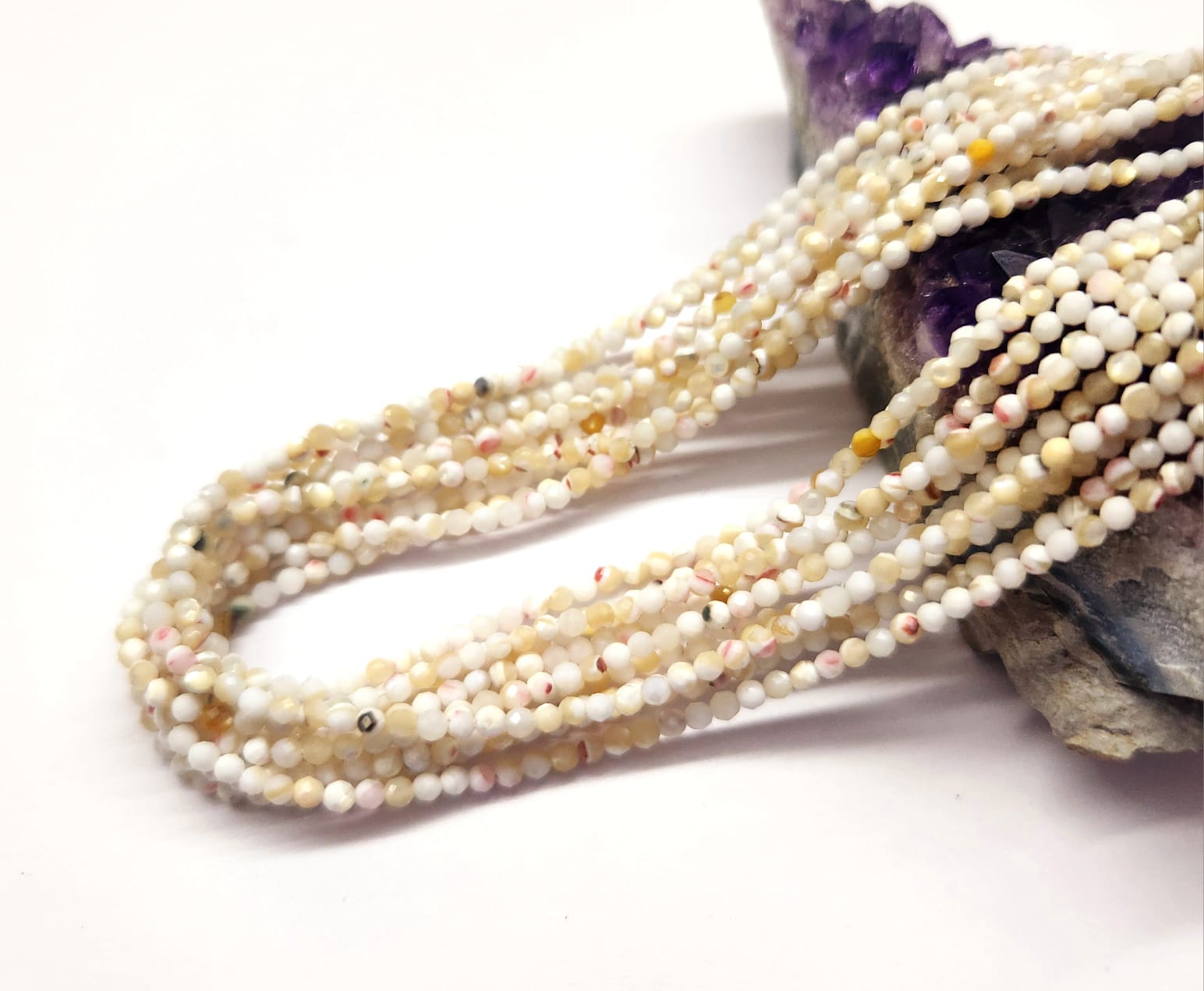 PIEDRA MINI FACETADA | CONCHA NACAR MATIZADO CON ROJO | 2MM | co.2 ...