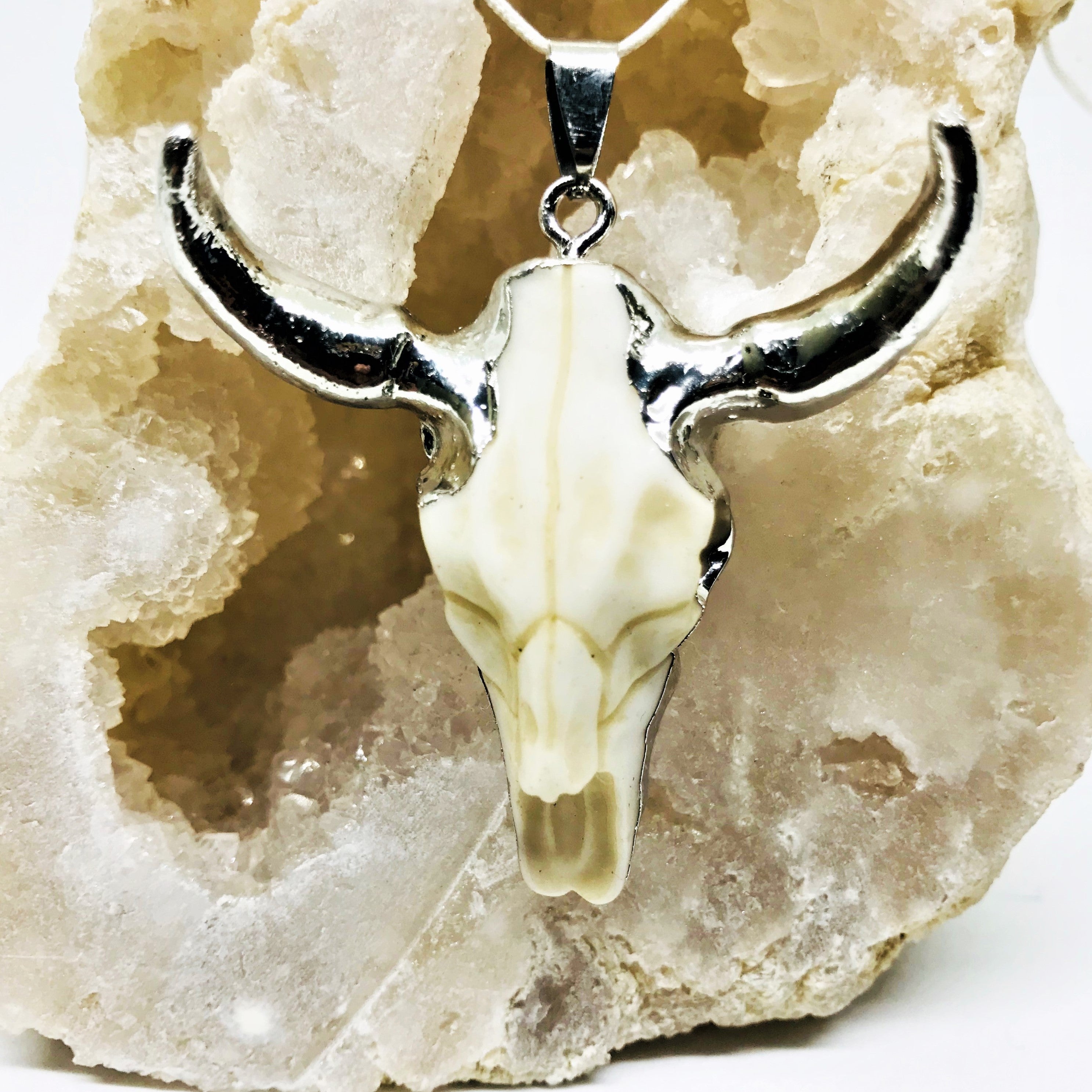 COLGANTE DE TORO | 45MM | PLATEADO – CrystalStone