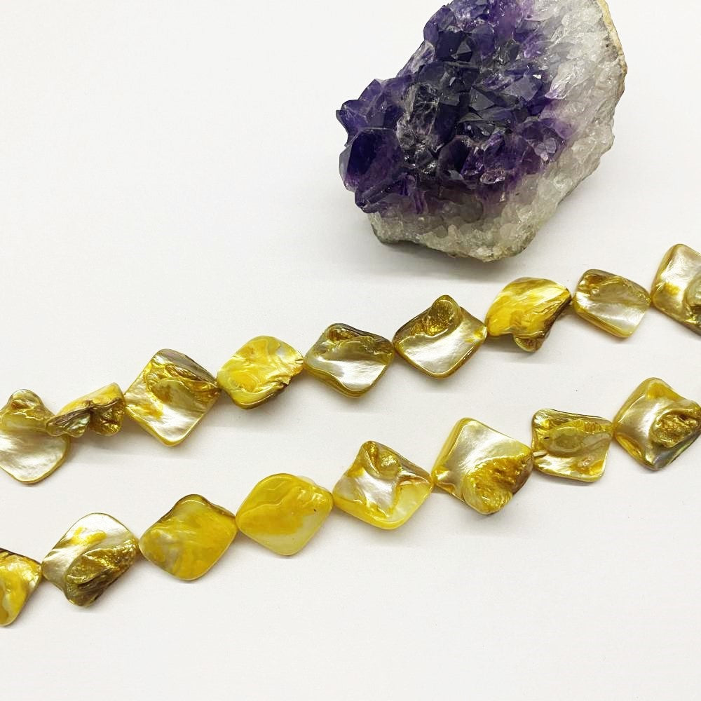 CONCHA IRREGULAR NACAR | 20MM APROX | AMARILLO (9-38W) – CrystalStone